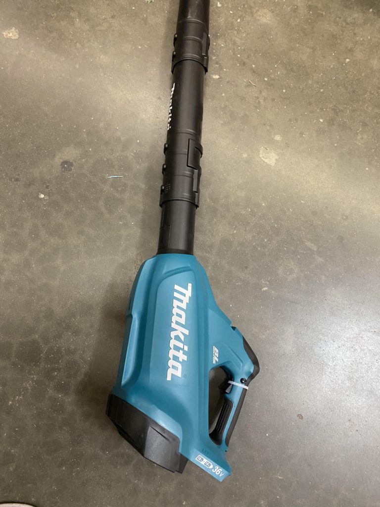 5 Most Powerful Electric Leaf Blowers for Large Yards - The Lawn Review